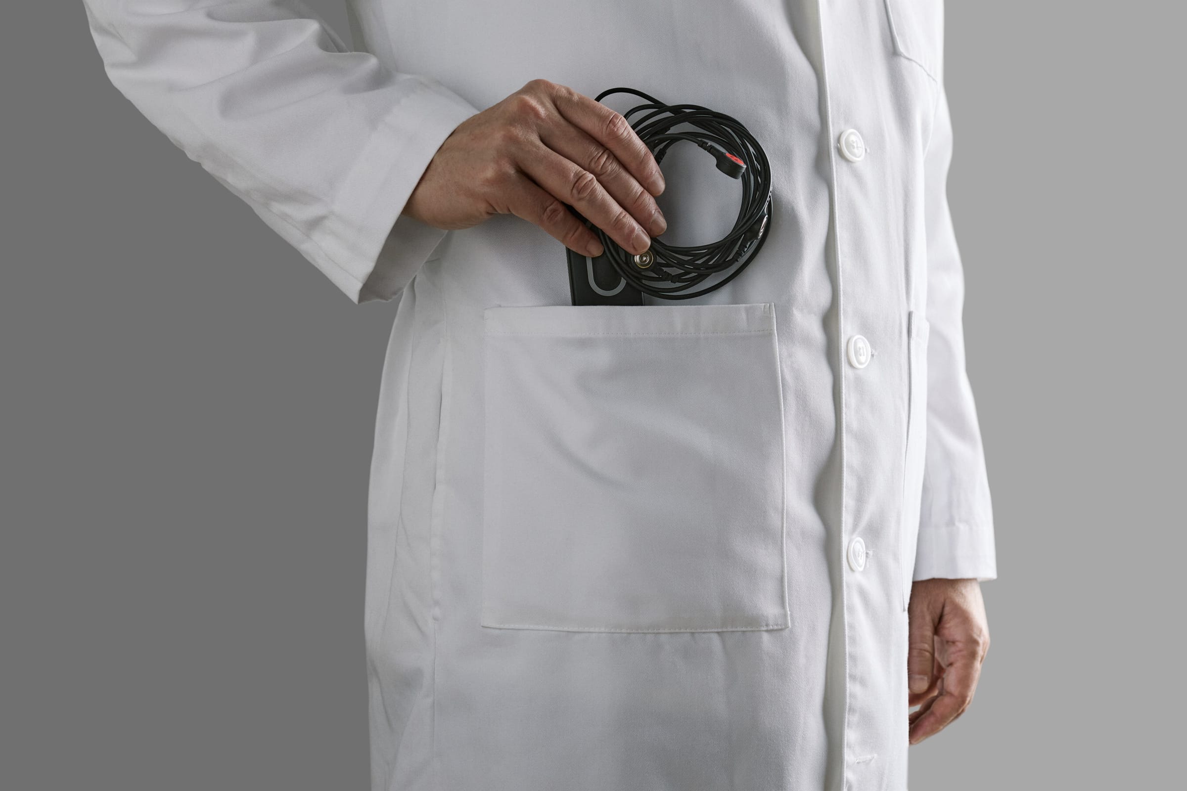 AliveCor Launches Kardia 12L: A Handheld, AI-Powered Pocket ECG that ...